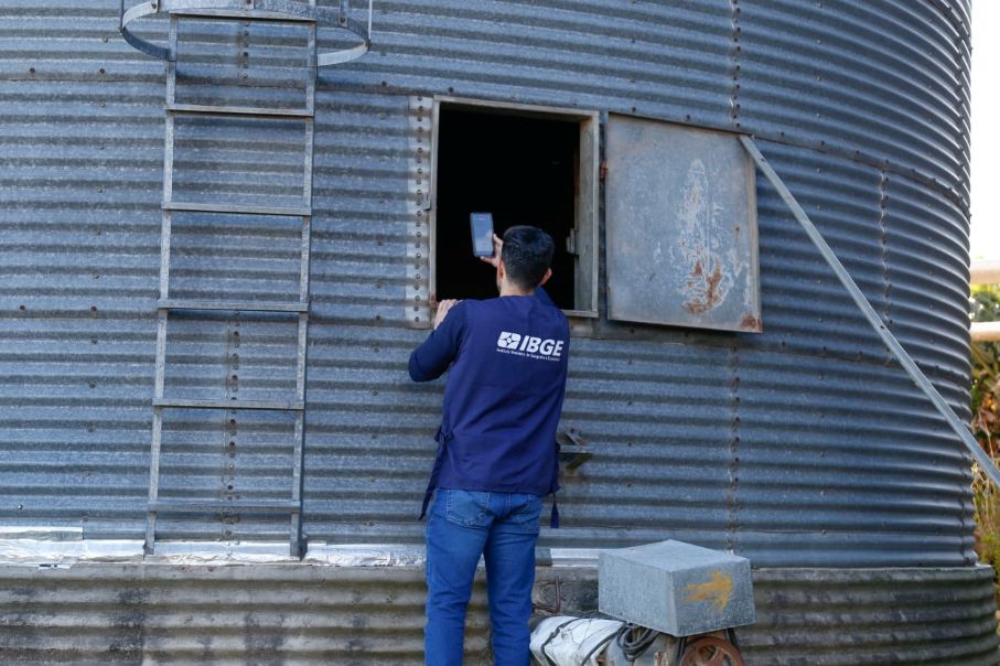 Produtores celebram colheita durante visita de pesquisadores no prova ...